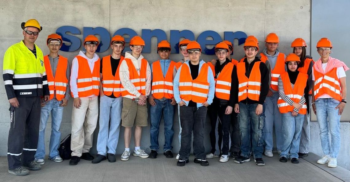 TC-Kurs 9 besucht Zementwerk Spenner